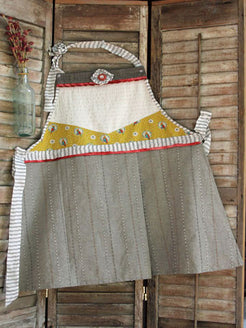 Sassy Little Apron – Reets' Rags To Stitches